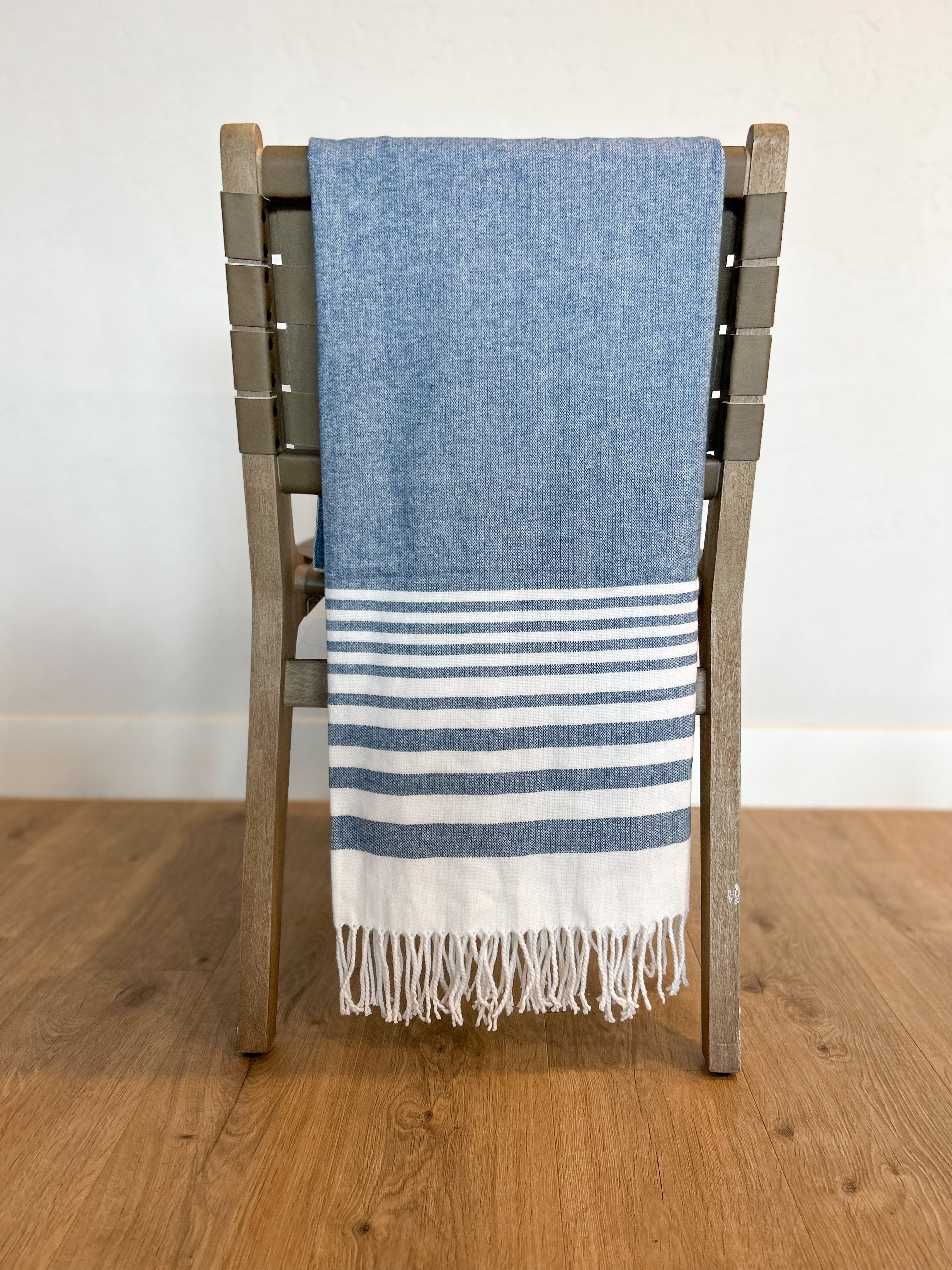 Throw Blankets – Modern Lounge